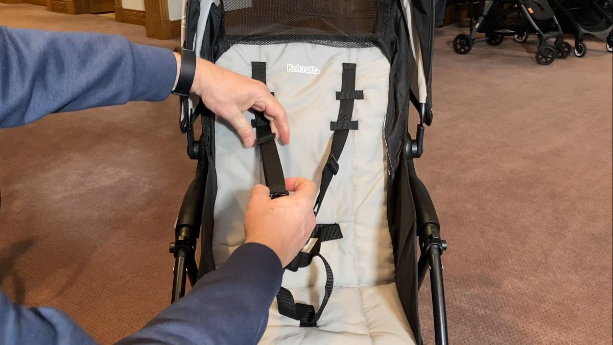 Kolcraft Cloud Plus Stroller Review (100+ Tests by Kid Travel)